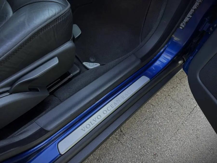 Blue Volvo XC70 2010 in Jurmala, with an engine capacity of 2.40 L and mileage of 376 thousand km for 6999 €, photo 20 on AUTOMOTO.COM.LV