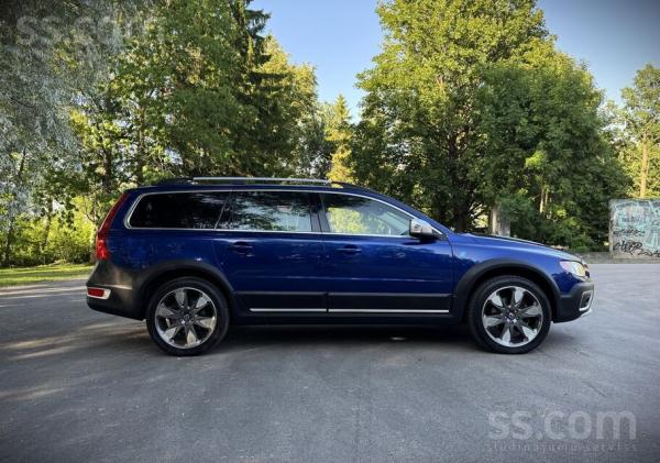 Blue Volvo XC70 2010 in Jurmala, with an engine capacity of 2.40 L and mileage of 376 thousand km for 5500 €, photo 6 on AUTOMOTO.COM.LV