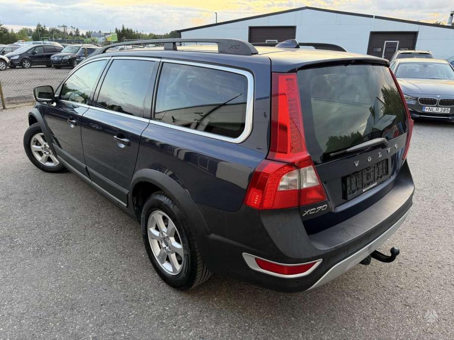 Blue Volvo XC70 2010 in Utena, with an engine capacity of 1.98 L and mileage of 344 thousand km for 6600 €, photo 12 on AUTOMOTO.COM.LV