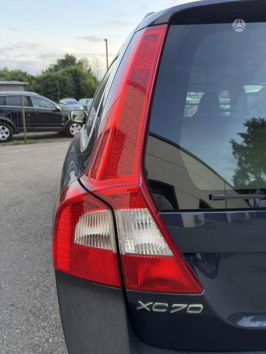 Blue Volvo XC70 2010 in Utena, with an engine capacity of 1.98 L and mileage of 344 thousand km for 6600 €, photo 18 on AUTOMOTO.COM.LV
