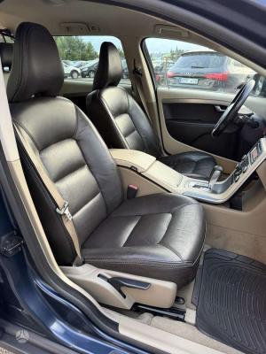 Blue Volvo XC70 2010 in Utena, with an engine capacity of 1.98 L and mileage of 344 thousand km for 6600 €, photo 35 on AUTOMOTO.COM.LV