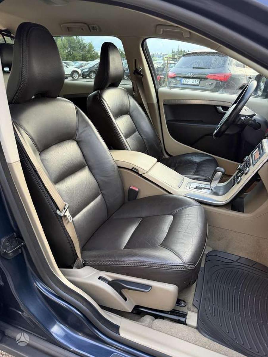 Blue Volvo XC70 2010 in Utena, with an engine capacity of 1.98 L and mileage of 344 thousand km for 6600 €, photo 35 on AUTOMOTO.COM.LV
