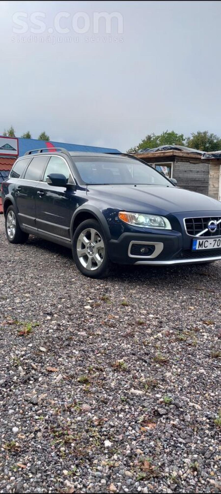 Blue Volvo XC70 2010 in Cesis, with an engine capacity of 2.40 L and mileage of 378 thousand km for 5990 €, photo 1 on AUTOMOTO.COM.LV