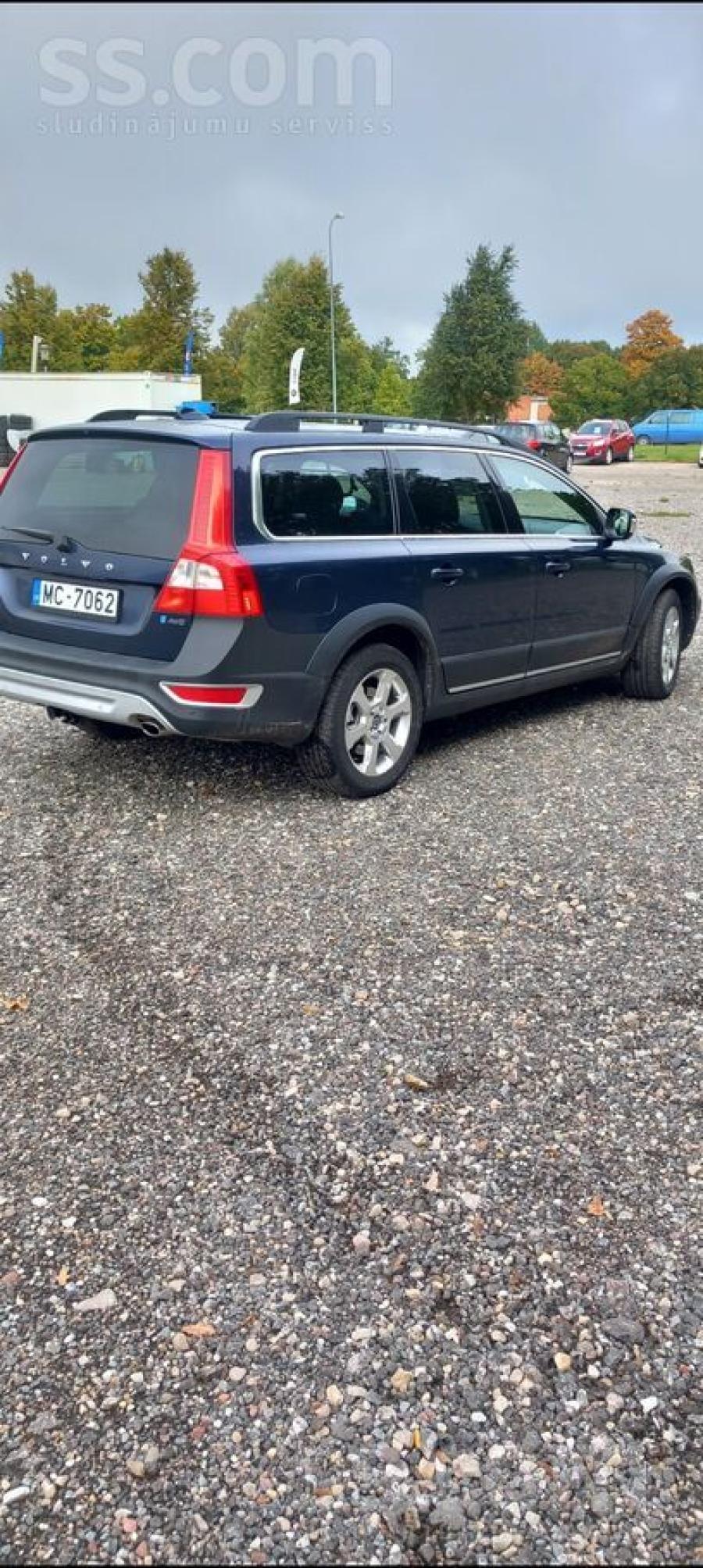 Blue Volvo XC70 2010 in Cesis, with an engine capacity of 2.40 L and mileage of 378 thousand km for 5990 €, photo 5 on AUTOMOTO.COM.LV