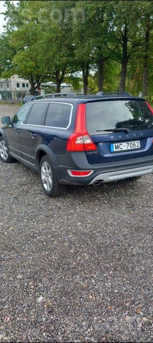 Blue Volvo XC70 2010 in Cesis, with an engine capacity of 2.40 L and mileage of 378 thousand km for 5990 €, photo 6 on AUTOMOTO.COM.LV