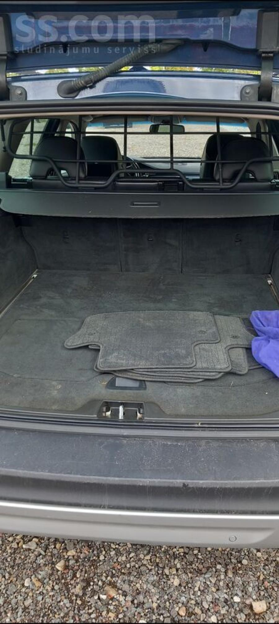 Blue Volvo XC70 2010 in Cesis, with an engine capacity of 2.40 L and mileage of 378 thousand km for 5990 €, photo 7 on AUTOMOTO.COM.LV