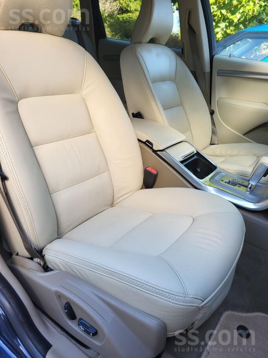 Zils Volvo XC70 2011 Jelgava, ar dzinēja tilpumu 2.00 L un nobraukumu 311 tūkst. km par 7990 €, foto 16 vietnē AUTOMOTO.COM.LV