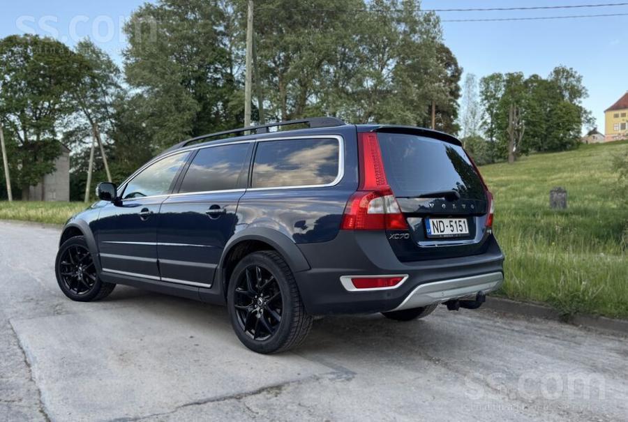 Blue Volvo XC70 2012 in Tukums, with an engine capacity of 2.00 L and mileage of 373 thousand km for 3390 €, photo 2 on AUTOMOTO.COM.LV