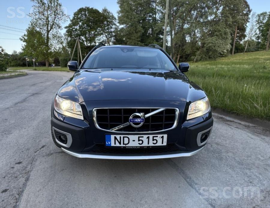 Blue Volvo XC70 2012 in Tukums, with an engine capacity of 2.00 L and mileage of 373 thousand km for 3390 €, photo 7 on AUTOMOTO.COM.LV