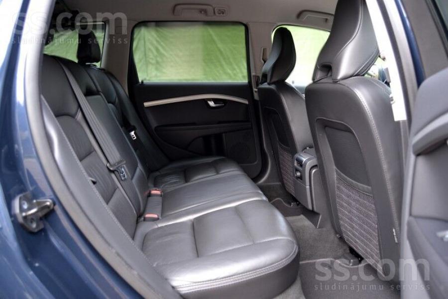 Blue Volvo XC70 2012 in Tukums, with an engine capacity of 2.00 L and mileage of 373 thousand km for 3390 €, photo 11 on AUTOMOTO.COM.LV