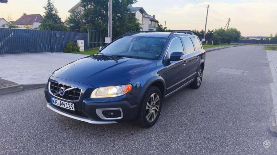 Blue Volvo XC70 2012 in Panevezys, with an engine capacity of 1.98 L and mileage of 311 thousand km for 6900 €, photo 1 on AUTOMOTO.COM.LV