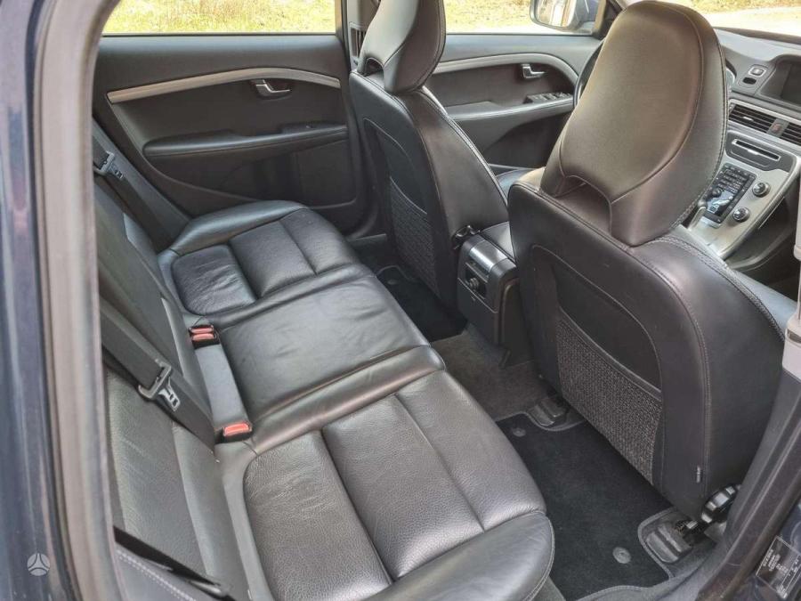Blue Volvo XC70 2012 in Panevezys, with an engine capacity of 1.98 L and mileage of 311 thousand km for 6900 €, photo 13 on AUTOMOTO.COM.LV