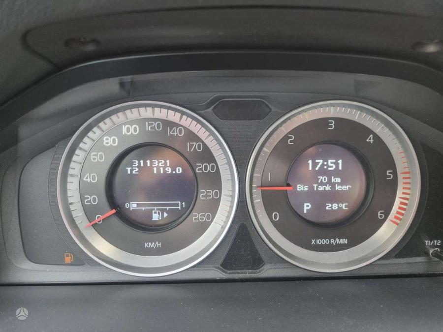 Blue Volvo XC70 2012 in Panevezys, with an engine capacity of 1.98 L and mileage of 311 thousand km for 6900 €, photo 14 on AUTOMOTO.COM.LV