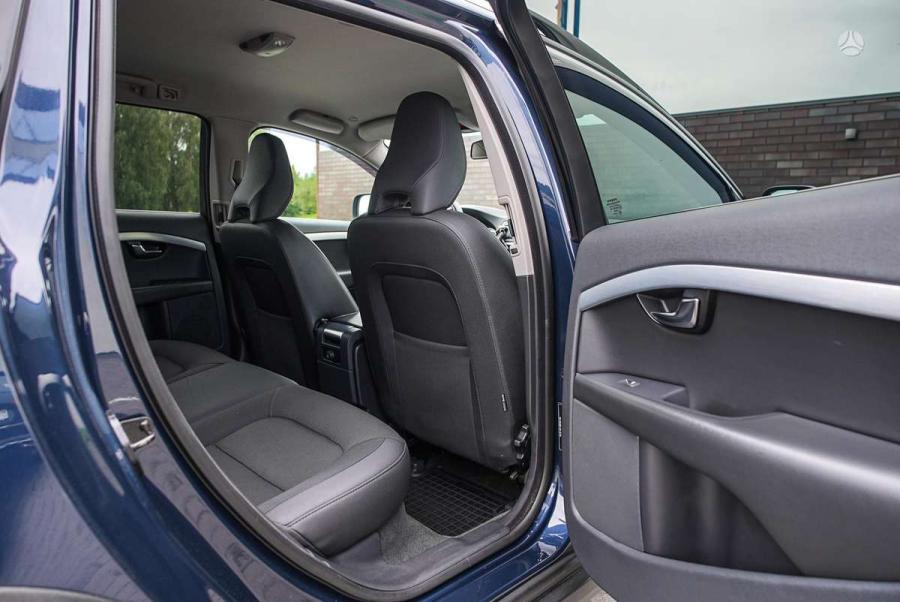 Zils Volvo XC70 2012 Marijampole, ar dzinēja tilpumu 2.40 L un nobraukumu 315 tūkst. km par 8950 €, foto 30 vietnē AUTOMOTO.COM.LV