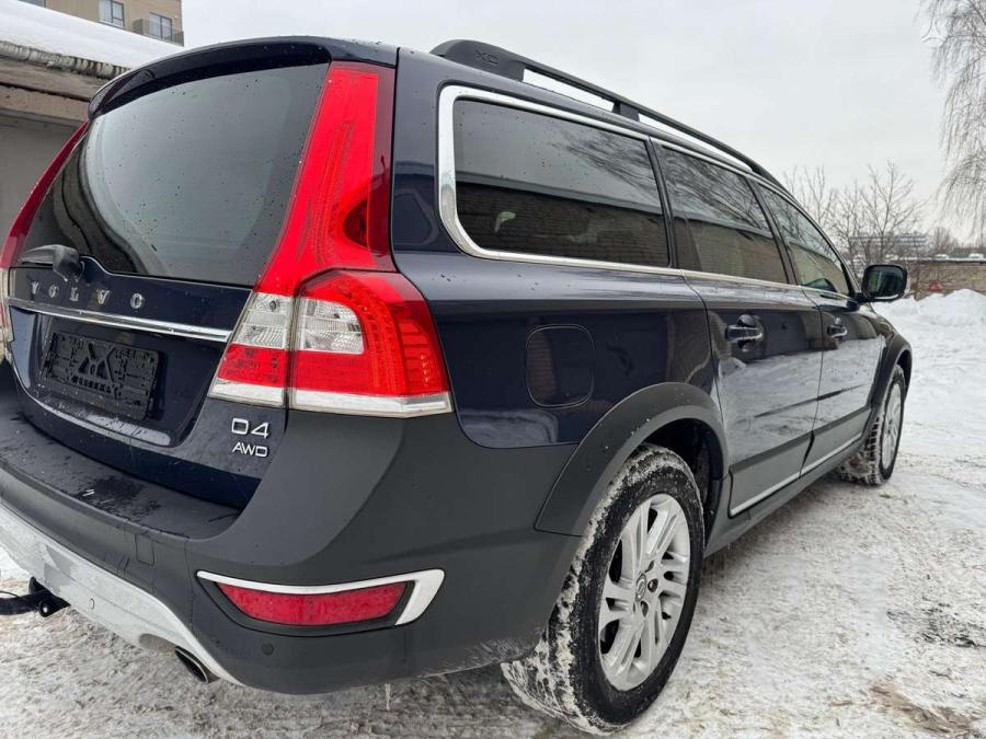 Blue Volvo XC70 2013 in Radviliskis, with an engine capacity of 2.40 L and mileage of 300 thousand km for 13500 €, photo 2 on AUTOMOTO.COM.LV