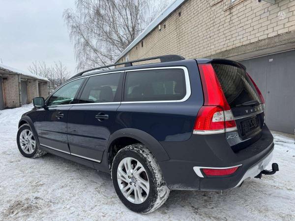 Blue Volvo XC70 2013 in Radviliskis, with an engine capacity of 2.40 L and mileage of 300 thousand km for 13500 €, photo 4 on AUTOMOTO.COM.LV
