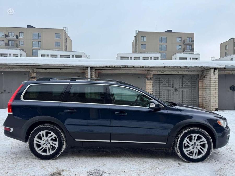 Blue Volvo XC70 2013 in Radviliskis, with an engine capacity of 2.40 L and mileage of 300 thousand km for 13500 €, photo 7 on AUTOMOTO.COM.LV