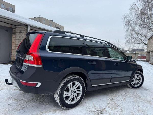 Blue Volvo XC70 2013 in Radviliskis, with an engine capacity of 2.40 L and mileage of 300 thousand km for 13500 €, photo 8 on AUTOMOTO.COM.LV