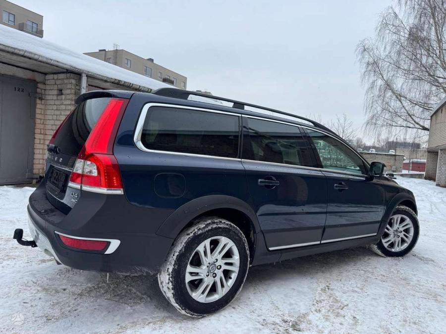 Blue Volvo XC70 2013 in Radviliskis, with an engine capacity of 2.40 L and mileage of 300 thousand km for 13500 €, photo 8 on AUTOMOTO.COM.LV