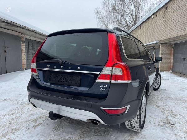 Blue Volvo XC70 2013 in Radviliskis, with an engine capacity of 2.40 L and mileage of 300 thousand km for 13500 €, photo 9 on AUTOMOTO.COM.LV