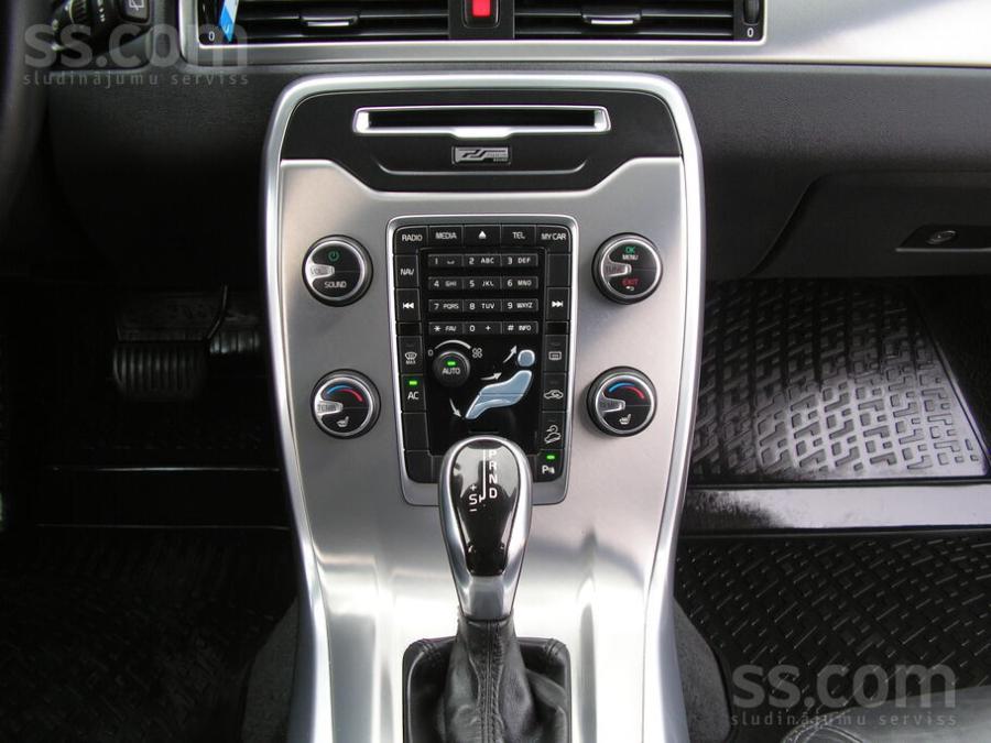 Zils Volvo XC70 2013 Rīga, ar dzinēja tilpumu 2.40 L un nobraukumu 0 tūkst. km par 9550 €, foto 17 vietnē AUTOMOTO.COM.LV