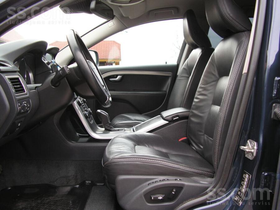 Zils Volvo XC70 2013 Rīga, ar dzinēja tilpumu 2.40 L un nobraukumu 0 tūkst. km par 9550 €, foto 21 vietnē AUTOMOTO.COM.LV