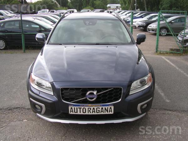 Blue Volvo XC70 2013 in Riga, with an engine capacity of 2.40 L and mileage of 0 thousand km for 9550 €, photo 5 on AUTOMOTO.COM.LV