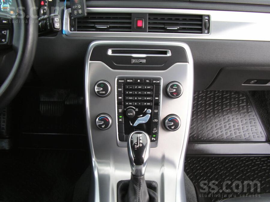 Zils Volvo XC70 2013 Rīga, ar dzinēja tilpumu 2.40 L un nobraukumu 0 tūkst. km par 9550 €, foto 17 vietnē AUTOMOTO.COM.LV