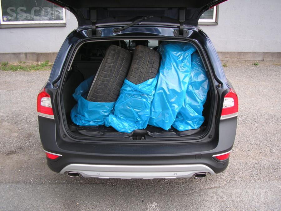 Zils Volvo XC70 2013 Rīga, ar dzinēja tilpumu 2.40 L un nobraukumu 0 tūkst. km par 9550 €, foto 24 vietnē AUTOMOTO.COM.LV