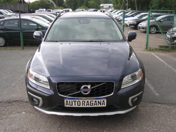 Blue Volvo XC70 2013 in Sigulda, with an engine capacity of 2.40 L and mileage of 368 thousand km for 9550 €, photo 5 on AUTOMOTO.COM.LV