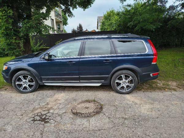 Blue Volvo XC70 2013 in Kaunas, with an engine capacity of 2.95 L and mileage of 201 thousand km for 10750 €, photo 4 on AUTOMOTO.COM.LV