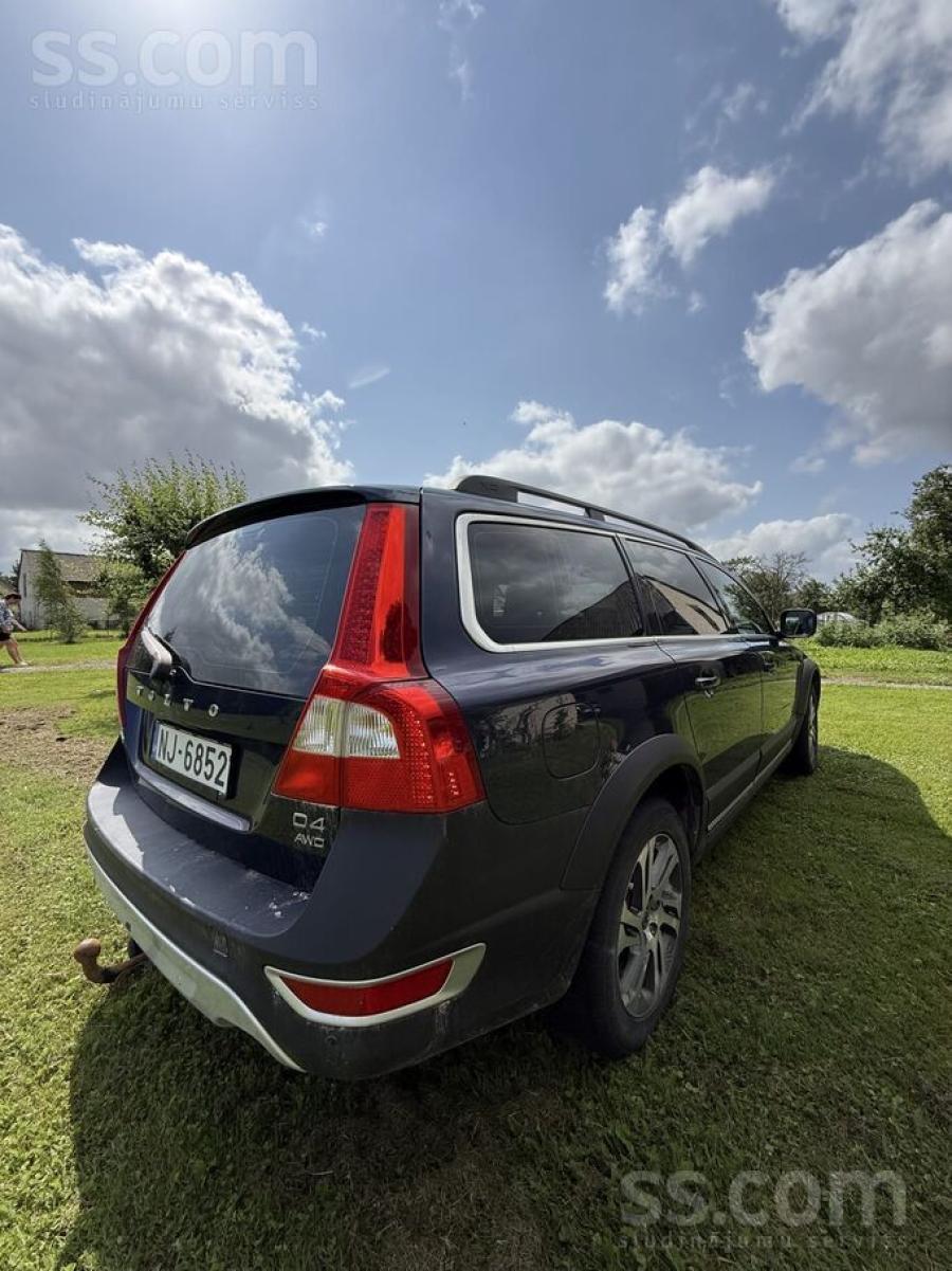 Zils Volvo XC70 2013 Saldus, ar dzinēja tilpumu 2.40 L un nobraukumu 334 tūkst. km par 8500 €, foto 5 vietnē AUTOMOTO.COM.LV