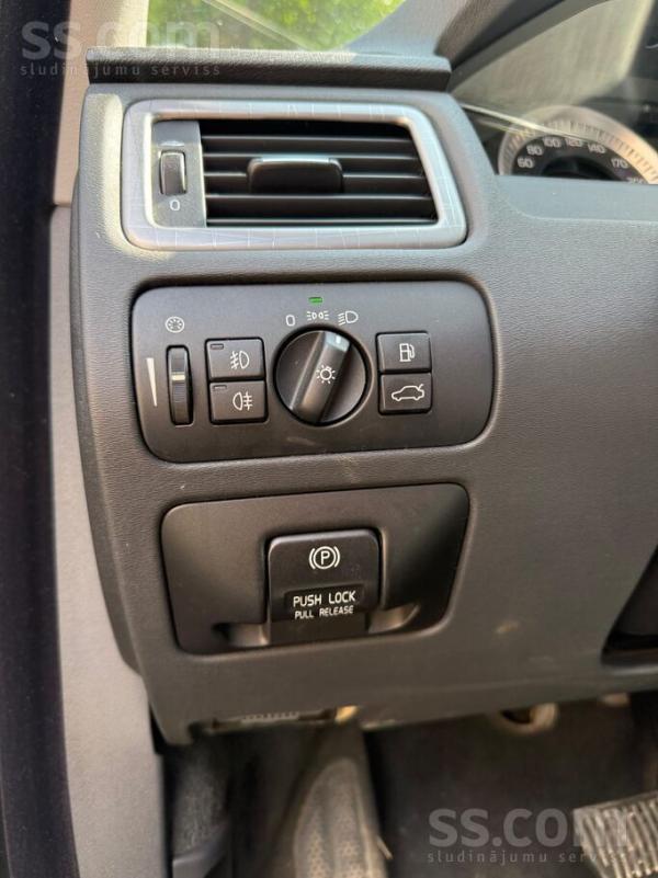 Zils Volvo XC70 2013 Saldus, ar dzinēja tilpumu 2.40 L un nobraukumu 334 tūkst. km par 8500 €, foto 7 vietnē AUTOMOTO.COM.LV