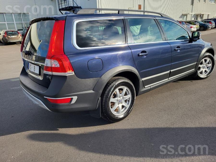 Blue Volvo XC70 2014 in Riga, with an engine capacity of 2.00 L and mileage of 322 thousand km for 7200 €, photo 3 on AUTOMOTO.COM.LV