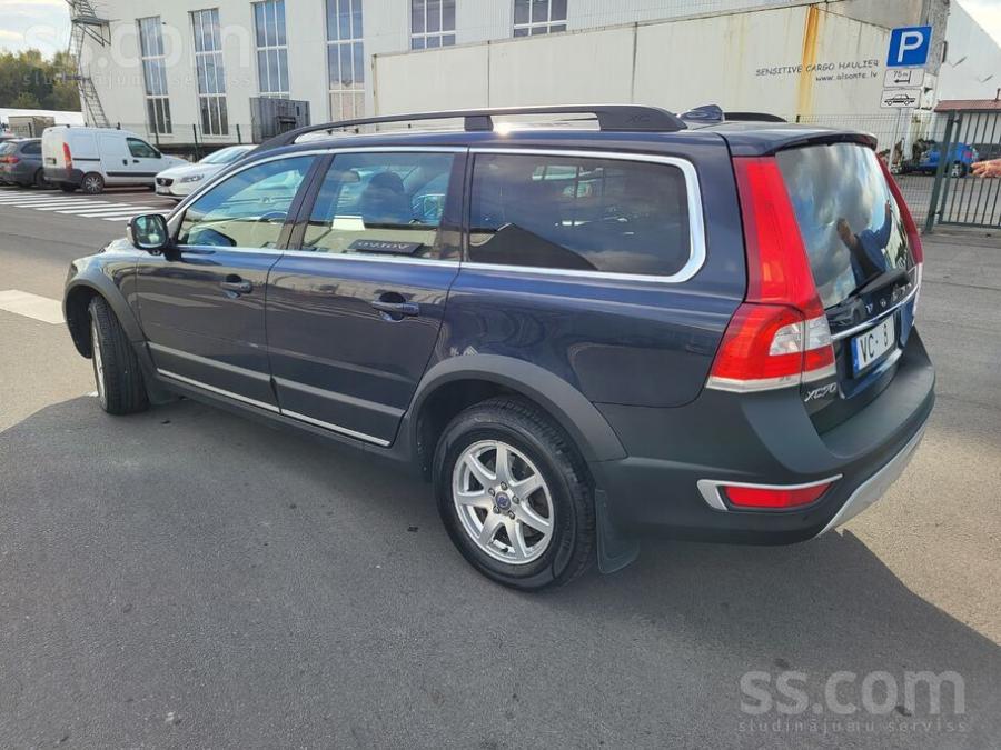 Blue Volvo XC70 2014 in Riga, with an engine capacity of 2.00 L and mileage of 322 thousand km for 7200 €, photo 5 on AUTOMOTO.COM.LV