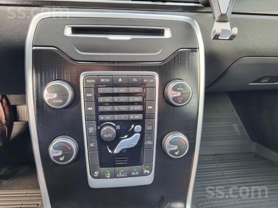 Blue Volvo XC70 2014 in Riga, with an engine capacity of 2.00 L and mileage of 322 thousand km for 7200 €, photo 13 on AUTOMOTO.COM.LV