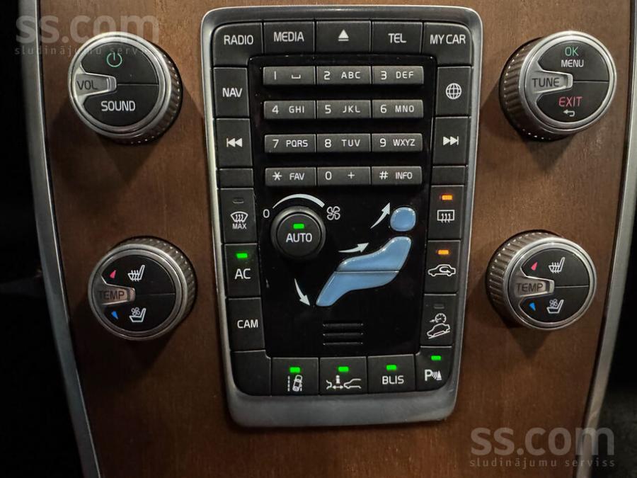 Zils Volvo XC70 2014 Jūrmala, ar dzinēja tilpumu 2.40 L un nobraukumu 335 tūkst. km par 13950 €, foto 24 vietnē AUTOMOTO.COM.LV