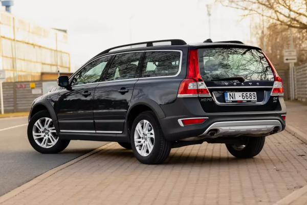 Zils Volvo XC70 2014 Jelgava, ar dzinēja tilpumu 2.40 L un nobraukumu 222 tūkst. km par 12400 €, foto 4 vietnē AUTOMOTO.COM.LV