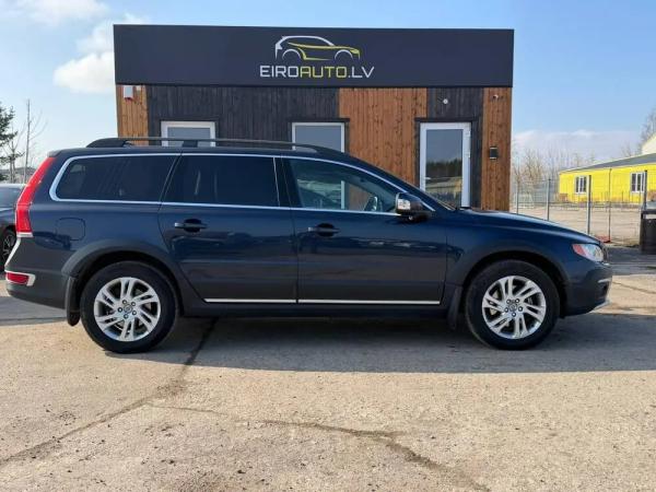 Blue Volvo XC70 2014 in Riga, with an engine capacity of 2.40 L and mileage of 187 thousand km for 14990 €, photo 2 on AUTOMOTO.COM.LV