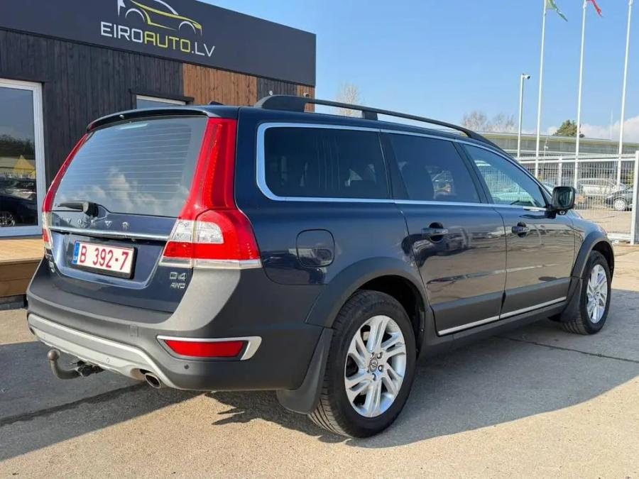 Blue Volvo XC70 2014 in Riga, with an engine capacity of 2.40 L and mileage of 187 thousand km for 14990 €, photo 4 on AUTOMOTO.COM.LV