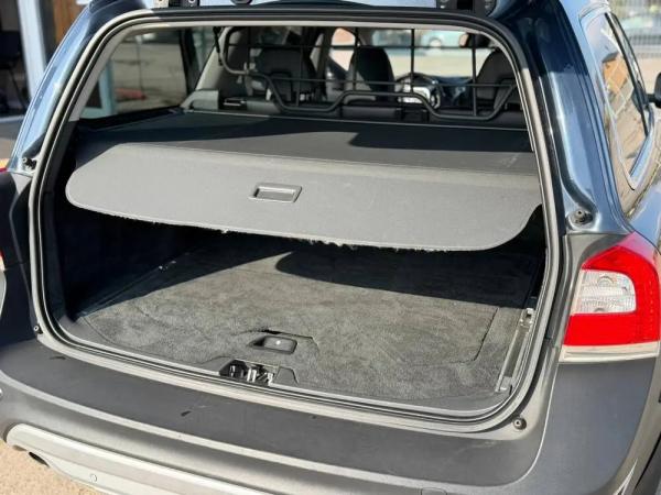 Blue Volvo XC70 2014 in Riga, with an engine capacity of 2.40 L and mileage of 187 thousand km for 14990 €, photo 5 on AUTOMOTO.COM.LV