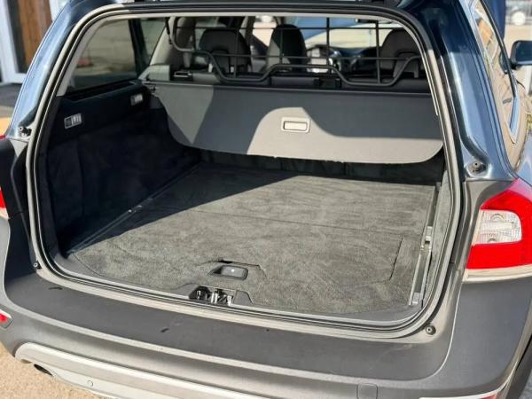 Blue Volvo XC70 2014 in Riga, with an engine capacity of 2.40 L and mileage of 187 thousand km for 14990 €, photo 6 on AUTOMOTO.COM.LV