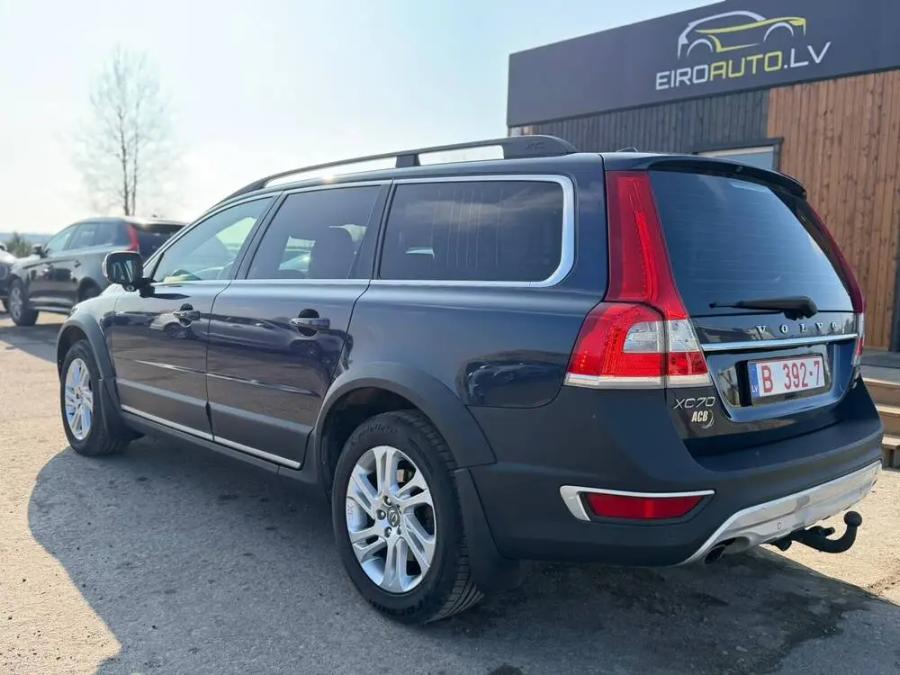 Blue Volvo XC70 2014 in Riga, with an engine capacity of 2.40 L and mileage of 187 thousand km for 14990 €, photo 14 on AUTOMOTO.COM.LV