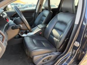 Blue Volvo XC70 2014 in Riga, with an engine capacity of 2.40 L and mileage of 187 thousand km for 14990 €, photo 15 on AUTOMOTO.COM.LV