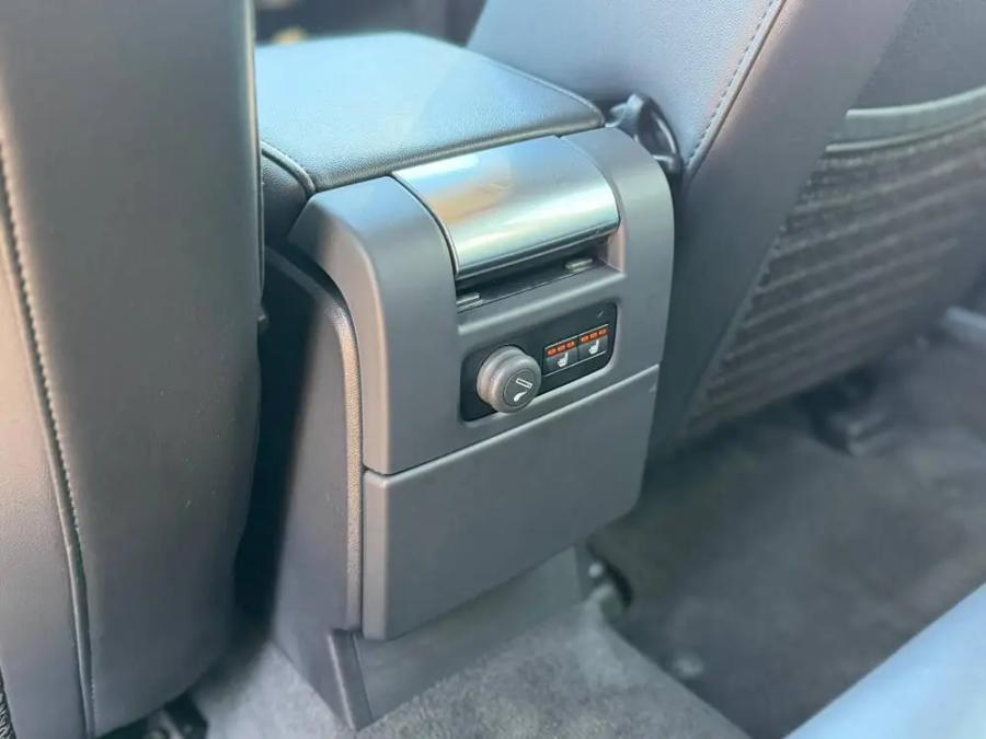 Blue Volvo XC70 2014 in Riga, with an engine capacity of 2.40 L and mileage of 187 thousand km for 14990 €, photo 17 on AUTOMOTO.COM.LV