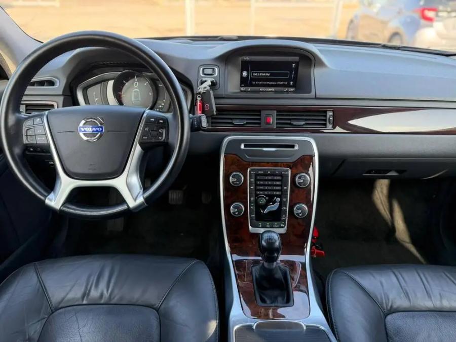 Blue Volvo XC70 2014 in Riga, with an engine capacity of 2.40 L and mileage of 187 thousand km for 14990 €, photo 22 on AUTOMOTO.COM.LV