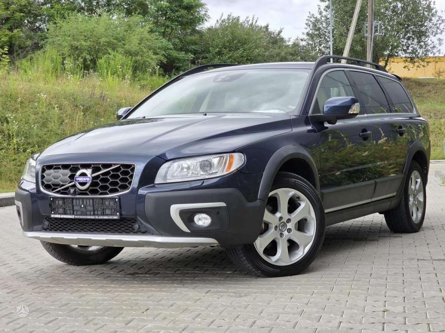 Blue Volvo XC70 2014 in Vilnius, with an engine capacity of 2.40 L and mileage of 259 thousand km for 15850 €, photo 1 on AUTOMOTO.COM.LV