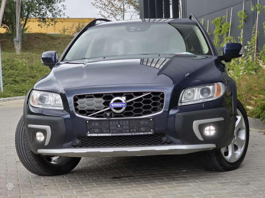 Blue Volvo XC70 2014 in Vilnius, with an engine capacity of 2.40 L and mileage of 259 thousand km for 15850 €, photo 3 on AUTOMOTO.COM.LV