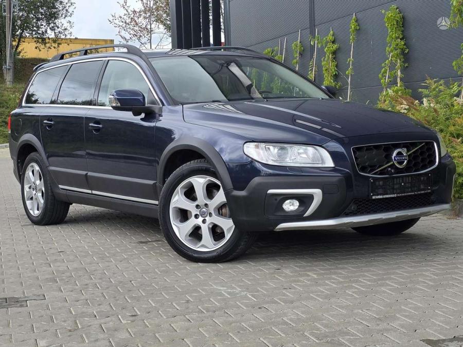 Blue Volvo XC70 2014 in Vilnius, with an engine capacity of 2.40 L and mileage of 259 thousand km for 15850 €, photo 5 on AUTOMOTO.COM.LV