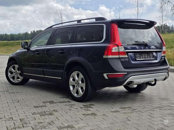 Blue Volvo XC70 2014 in Vilnius, with an engine capacity of 2.40 L and mileage of 259 thousand km for 15850 €, photo 8 on AUTOMOTO.COM.LV